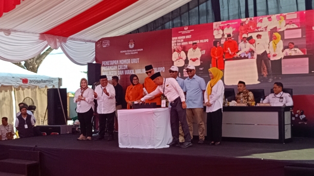 KPU Palopo Gelar Sidang Pleno untuk Penetapan Nomor Urut Calon Wali Kota dan Wakil Wali Kota ...